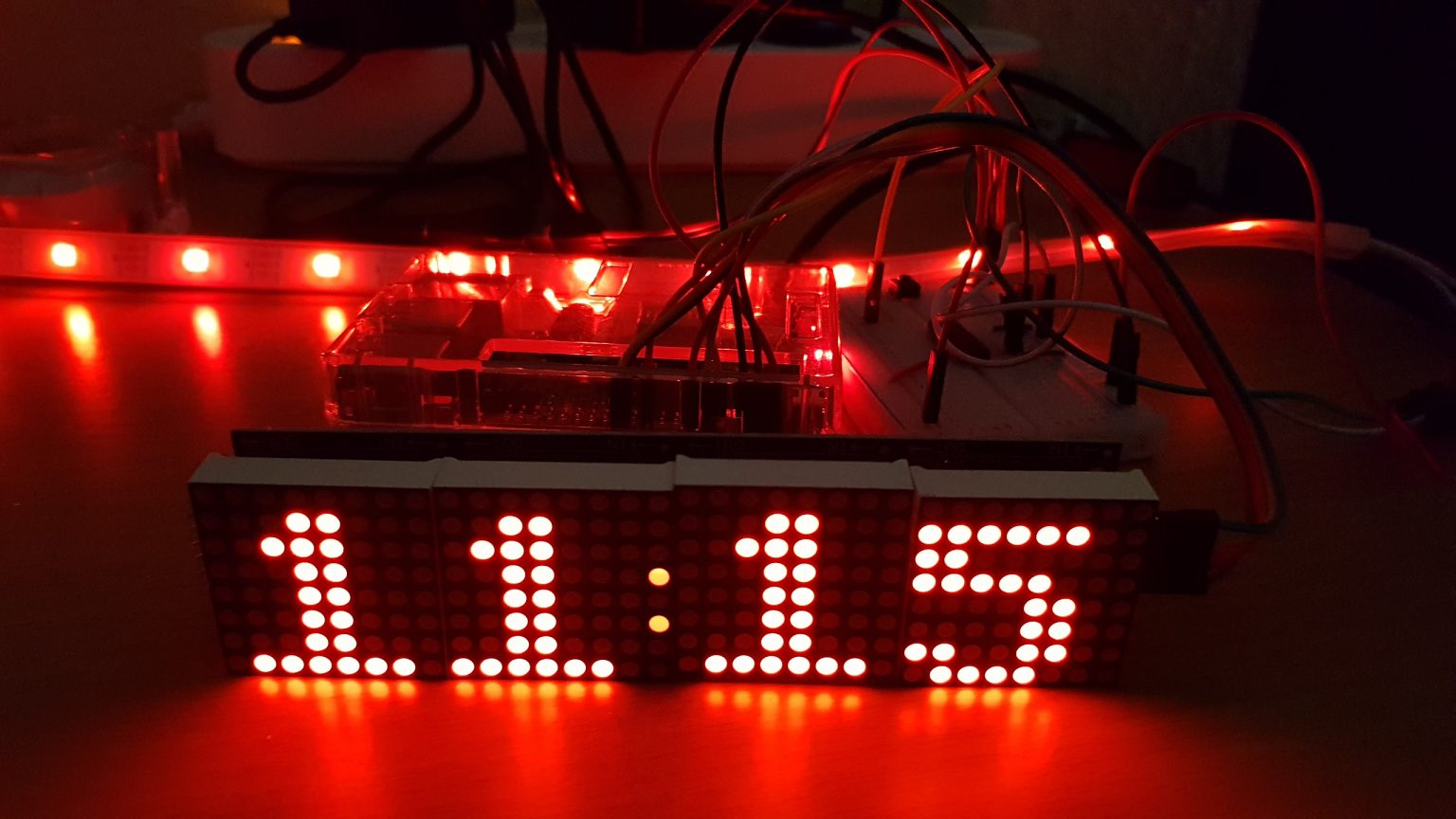 LED-Matrix Uhr mit YouTube Abonnenten Counter und persönlichem News ...
