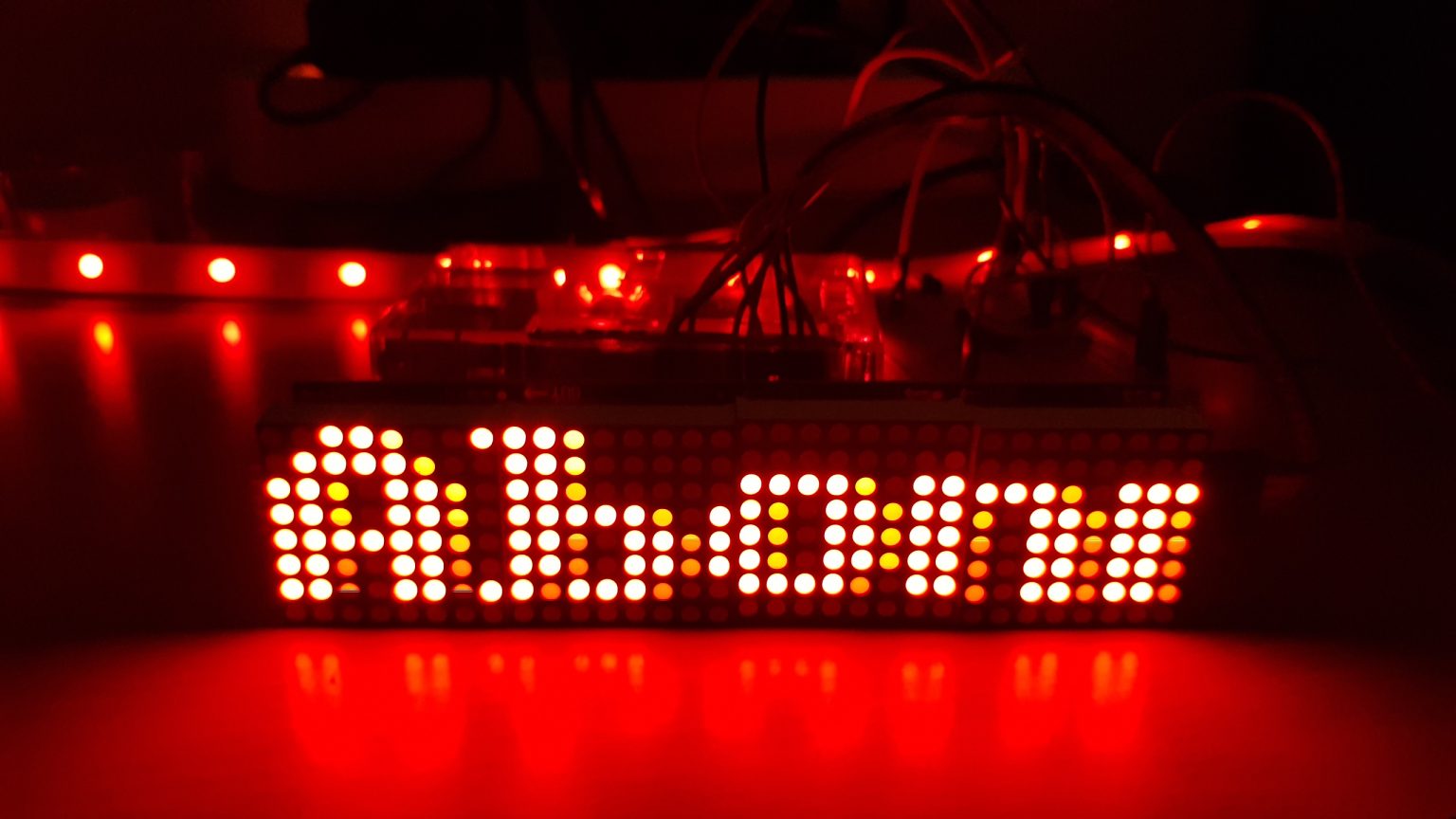 LED-Matrix Uhr mit YouTube Abonnenten Counter und persönlichem News ...